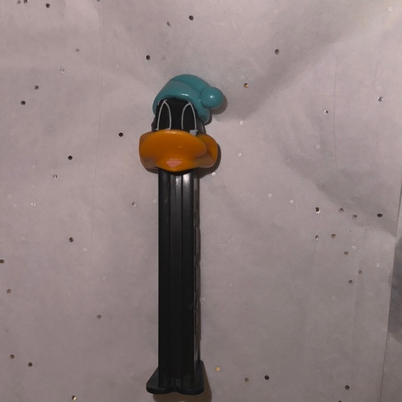 PEZ | Toys | Vintage Daffy Duck Pez Dispenser 978 Sleepy Night Cap ...